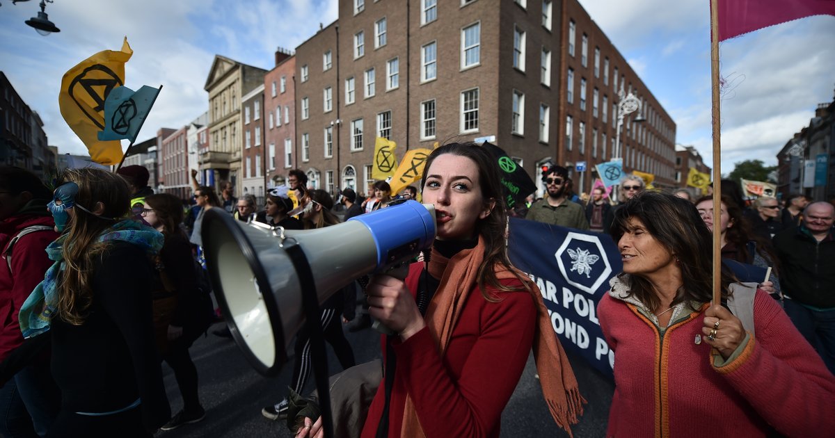 Far-right and anti-racism protesters clash; police deny young climate ...