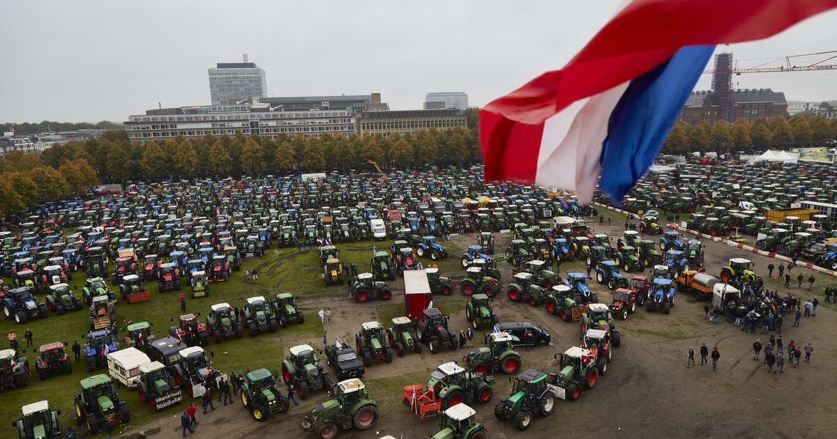 Farmers stage several protests at The Hague, proposed Dutch law ...
