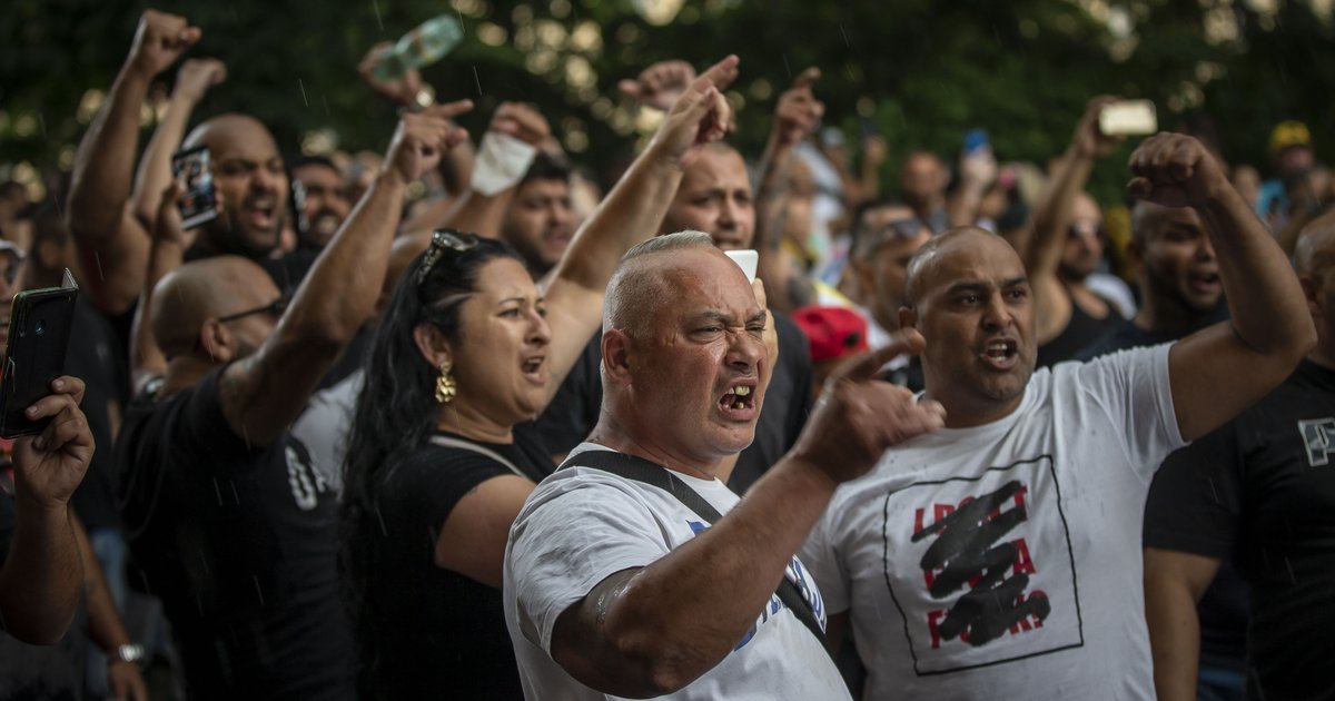 Protests calling for justice for Roma people, president bans outlets ...