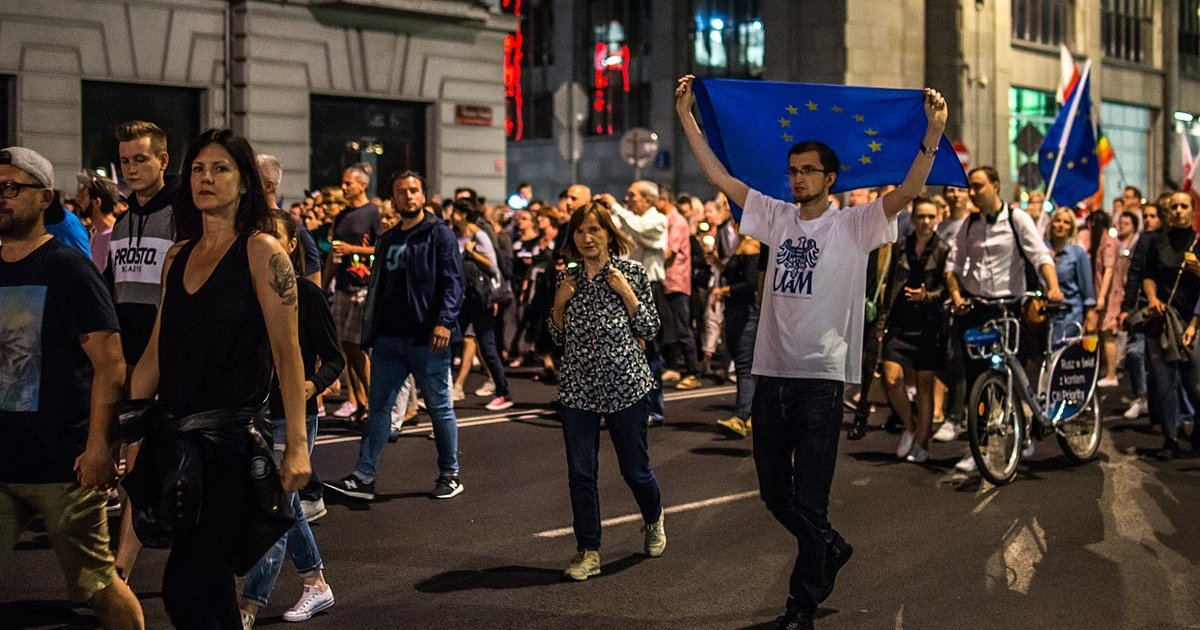 Poland protests in defence of democracy and an independent judiciary ...