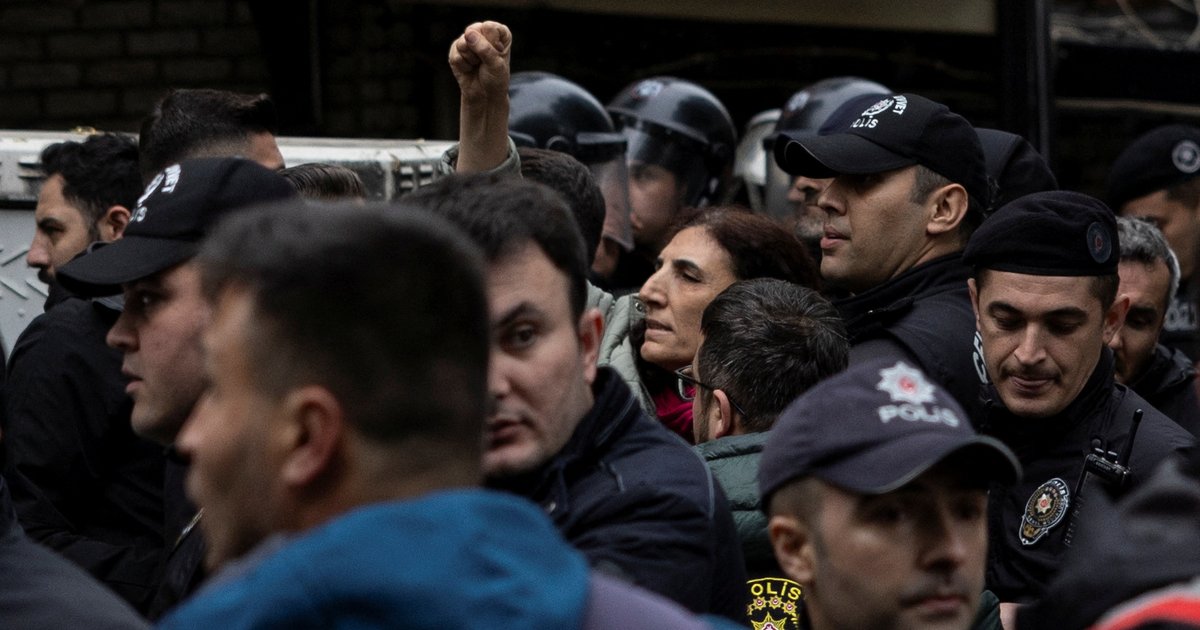 "Agents of influence" bill reintroduced; protests repressed, press ...