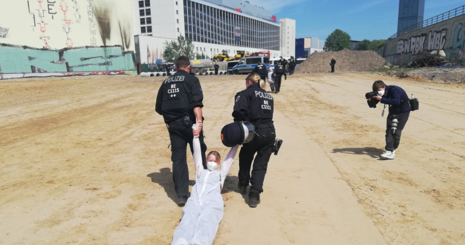 Journalists come under attack during environmental rights protests and ...